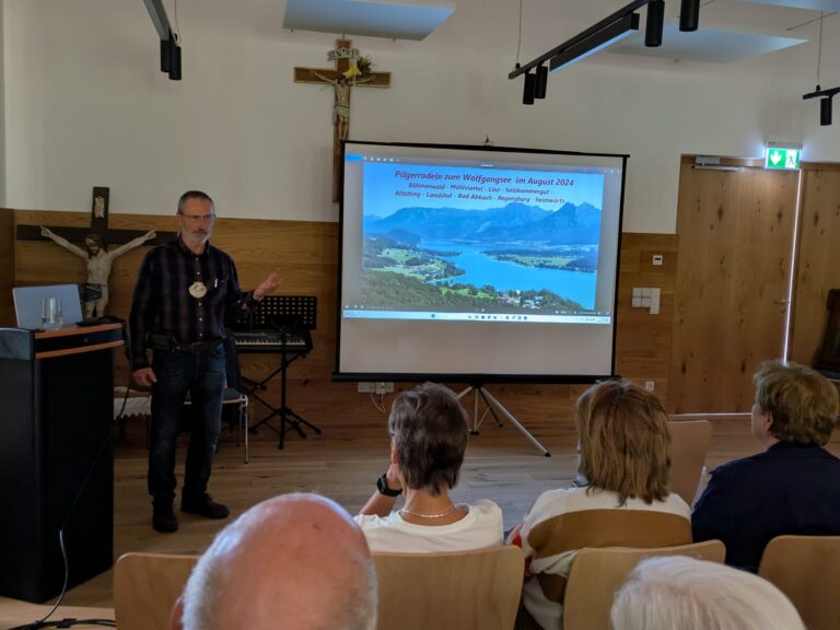 Ein Bildervortrag von Pilger Rudi Simeth über seinen Weg nach St ...